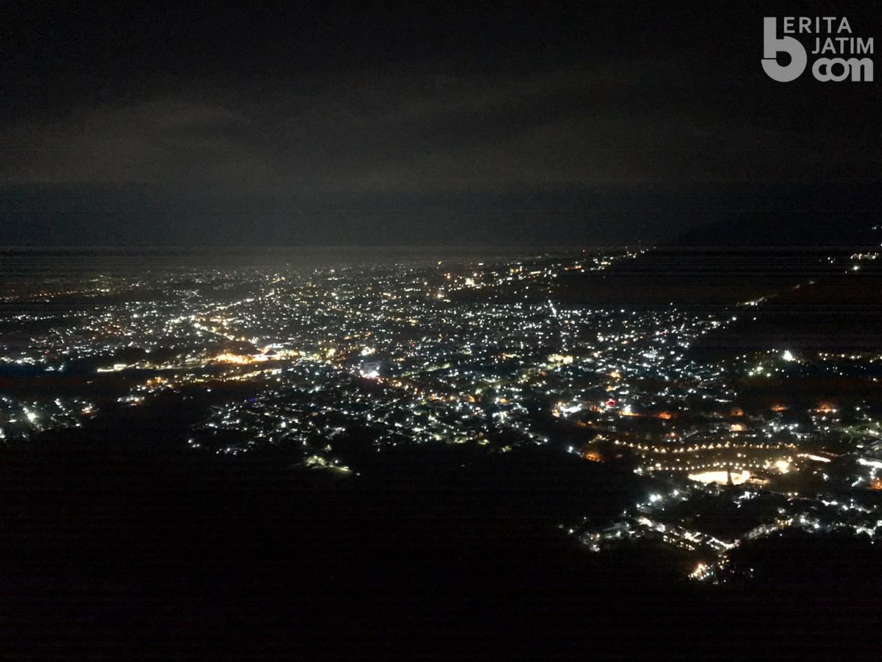Sensasi Paralayang, Melihat Malang Raya di Malam Hari