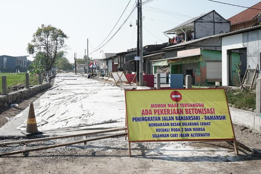 Betonisasi Jalan Banjarsari – Damarsi Rampung Akhir Desember 2023