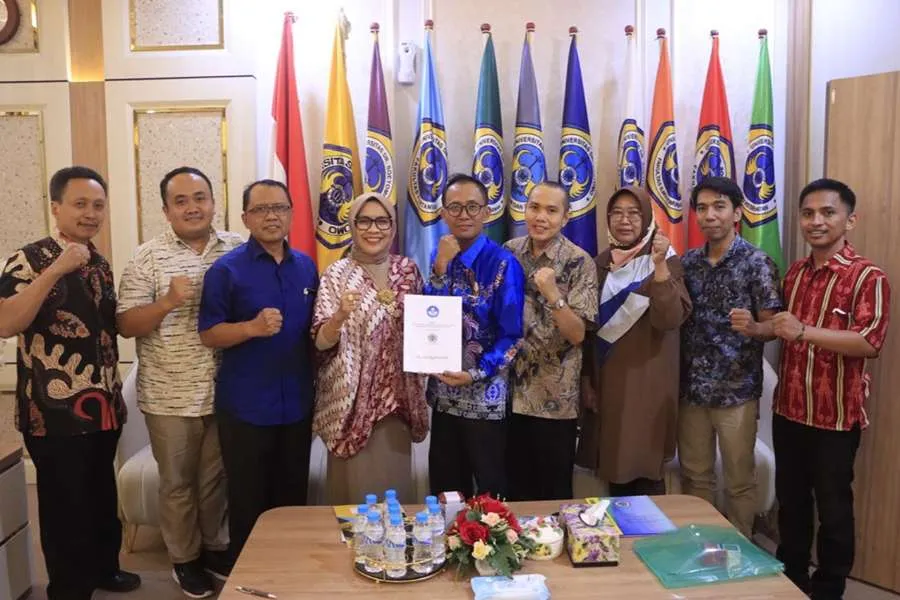 Unitomo Surabaya Terima Hibah Rp400 Juta dari Ditjen Dikti