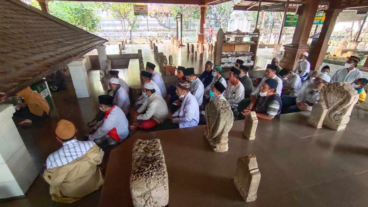Petinggi PKS Jatim Road Show ke Makam Wali Limo